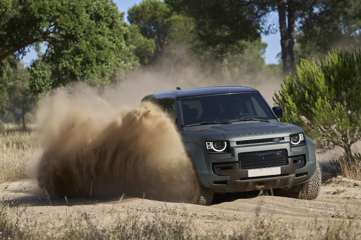 Land Rover Defender: The Ultimate Off-Road Icon, Past and Present ...
